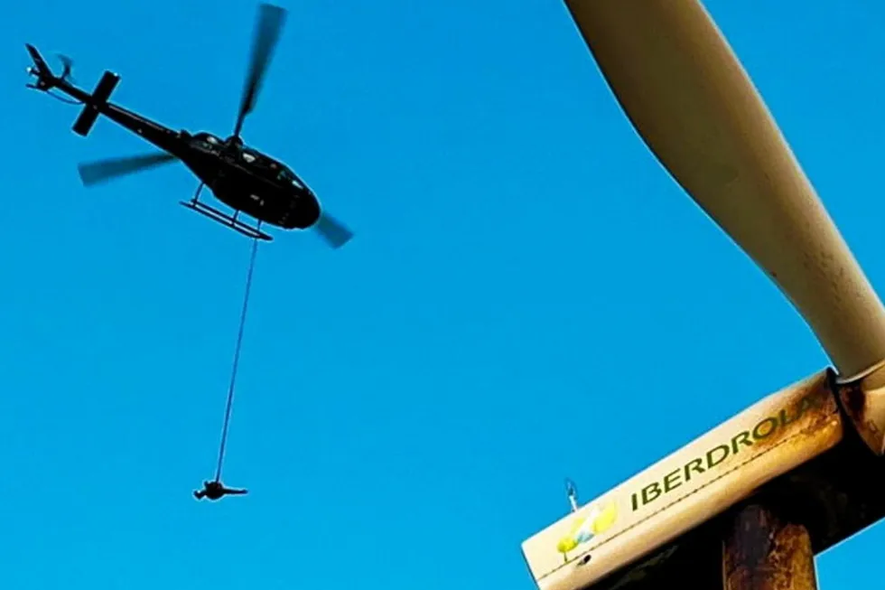 Helicopter rescue for workers stranded on burning Siemens Gamesa wind ...