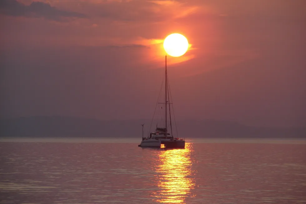 Indian sector of the Andaman Sea has structures with geologic analogues ...