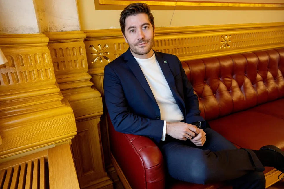 Venstre og Frp vil se alle Sindre Finnes' aksjehandler | DN