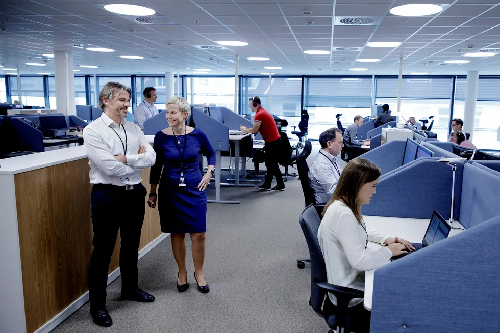 Denne bedriften ansetter flere, selv om roboter tar unna flere og flere ...