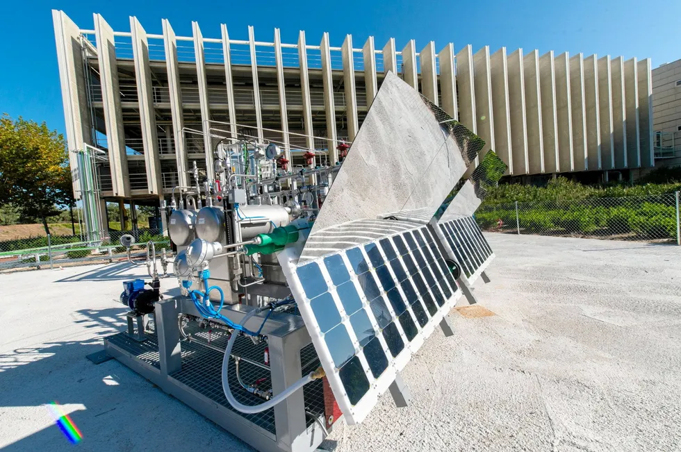 US to invest millions in solar photocatalysis — making green hydrogen ...