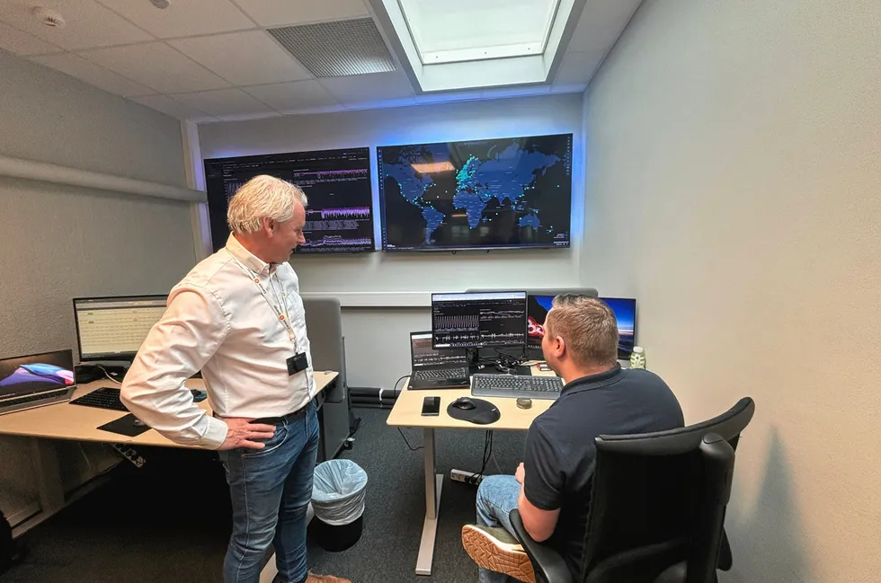 Overvåker hele verden fra et bortgjemt kontrollrom | Kystens Næringsliv ...