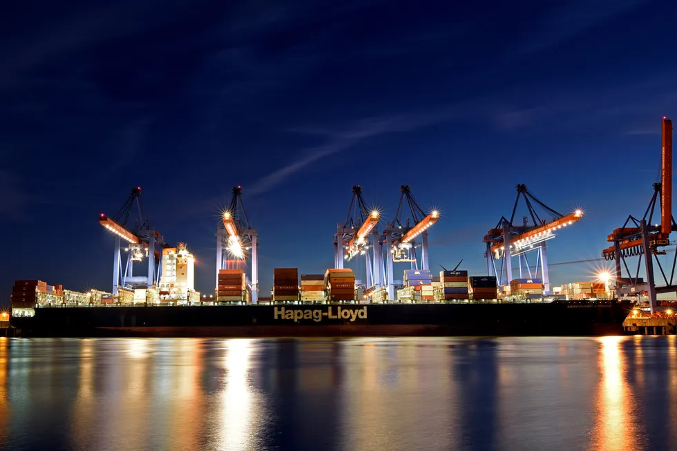 Prisen for å skipe en container fra Asia til Middelhavet: Nær dobling ...