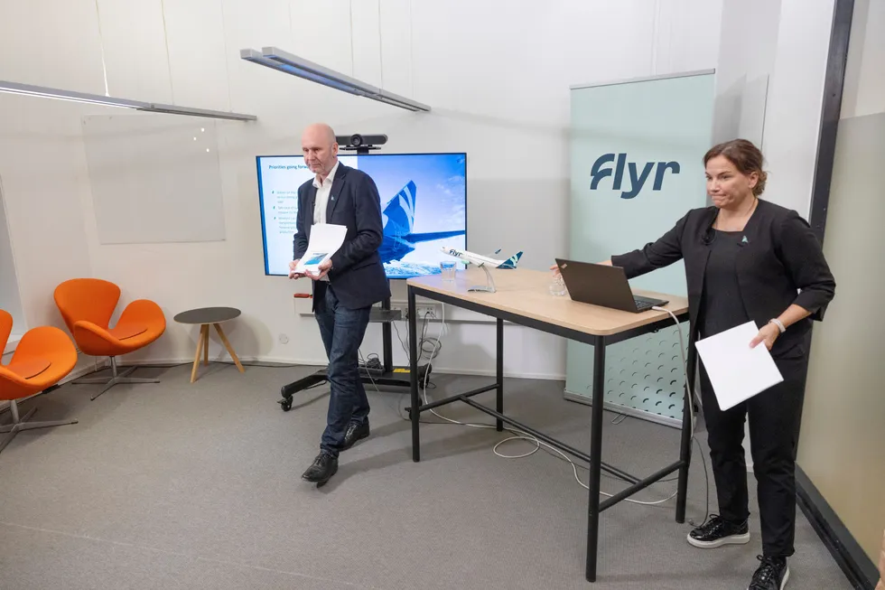 Flyrs tredje største eier sitter fortsatt på gjerdet angående ...