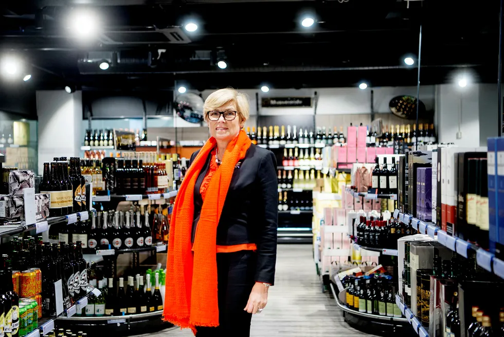 Hun ble ansatt som toppsjef i Vinmonopolet – så gikk ektemannen inn i ...