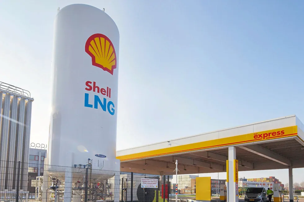 Shell in 'world first' carbon-neutral LNG term deal with PetroChina ...