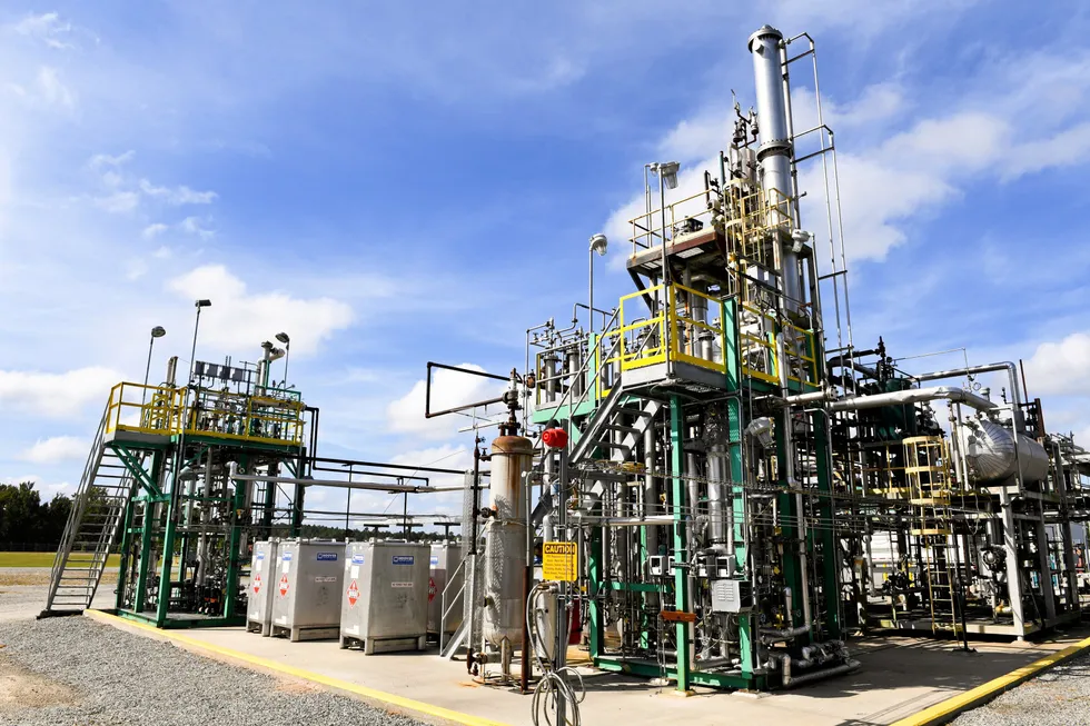 Shell exits EU-backed, green hydrogen-based aviation fuel project ...