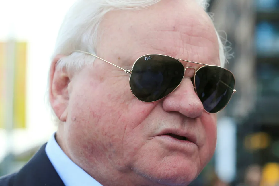 John «Ain't no Sunshine» Fredriksen har så mange vinduer å kaste penger ...