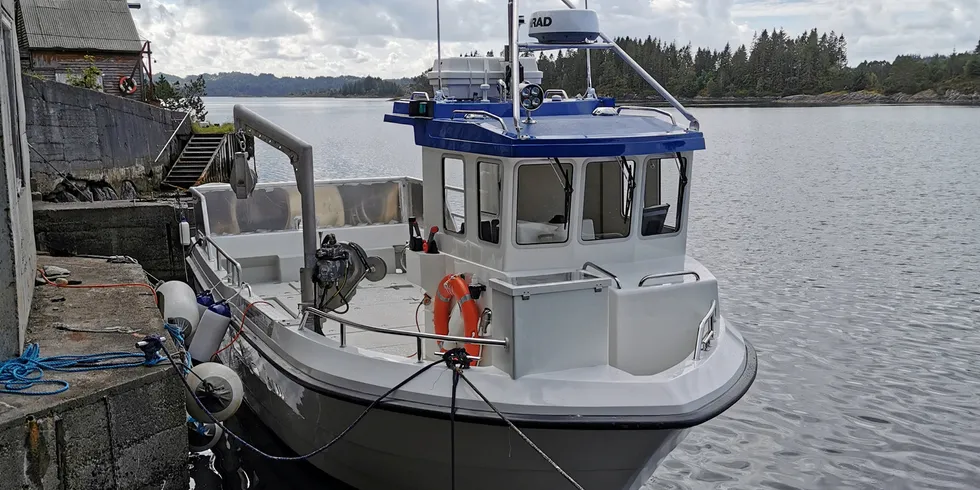 Lange dager krevde nødvendig utstyr for Austevoll-redernes nye sjark ...