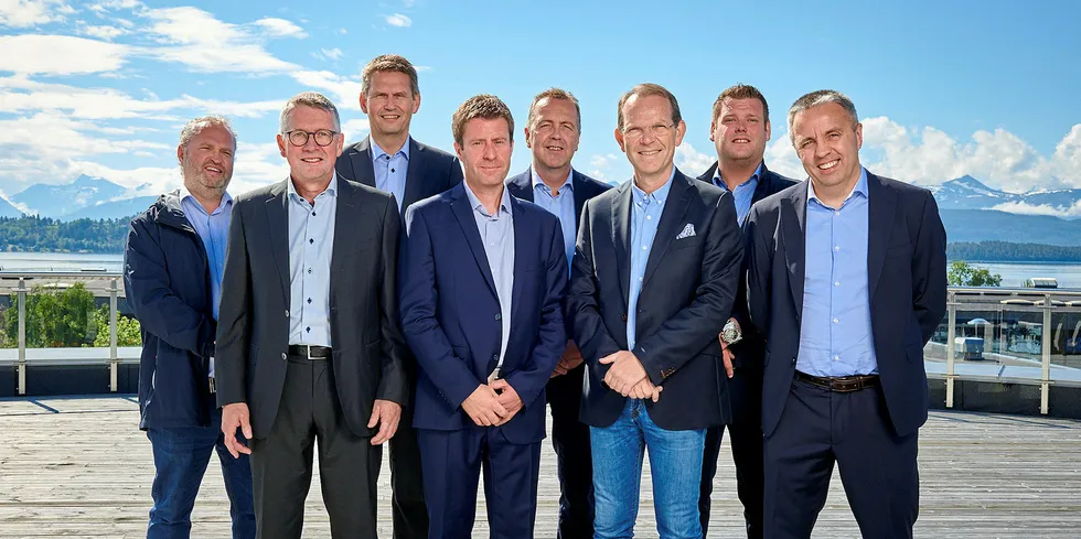 Håper på gravemaskiner på tomta snart
