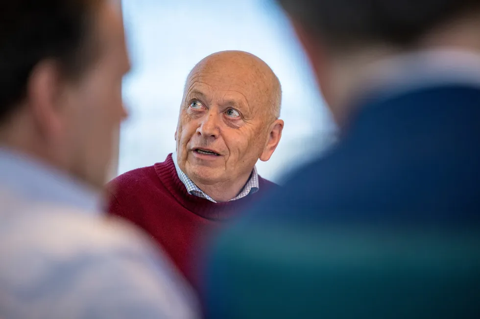 Avisinvestor leder an stevning mot Witzøes Salmar | DN