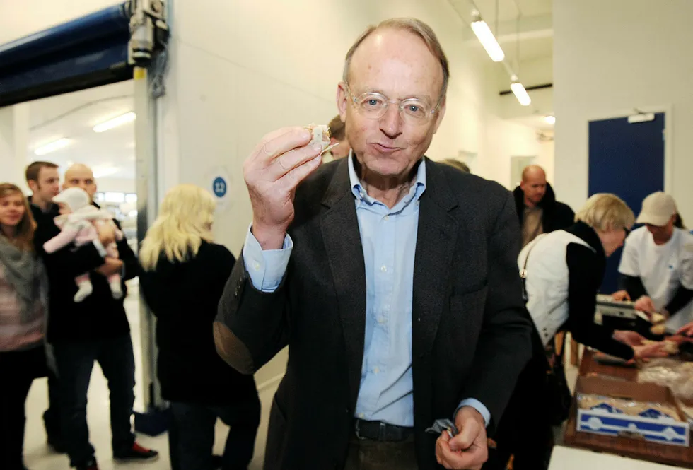 Else Marie Mustad og ektemannen Ebbe Carl Axel Ebbesøn Astrup overfører ...