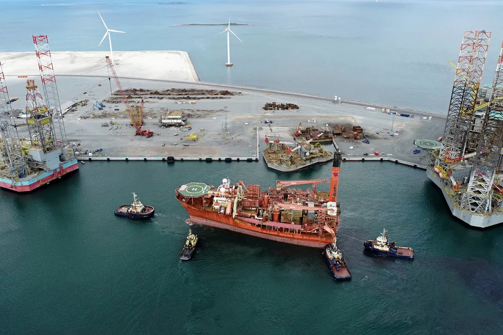 Petrojarl Banff floater makes final journey as 21-year North Sea stint ...