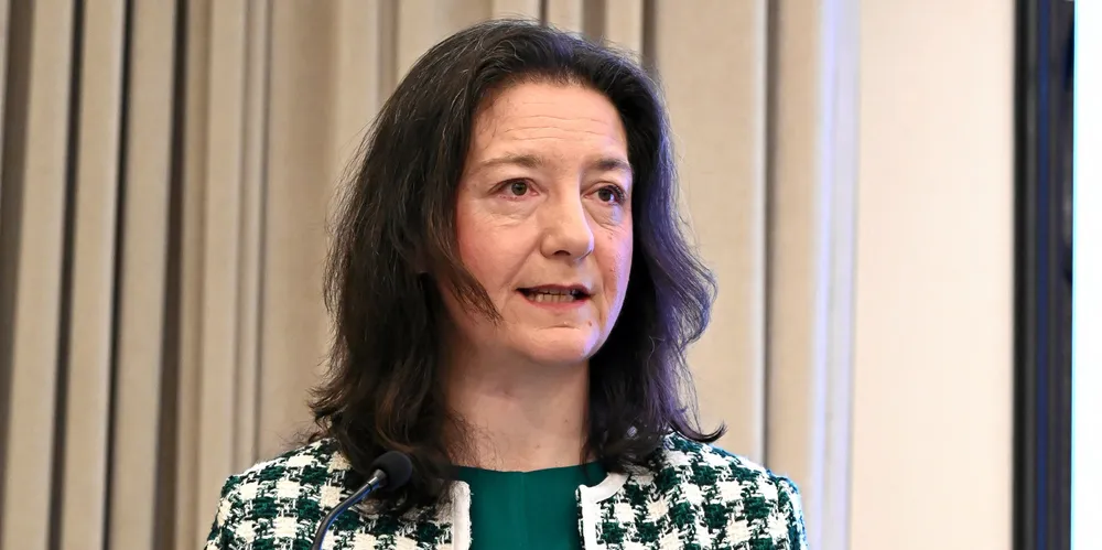 Shell advances talks with two shipyards on hybrid LNG carrier design