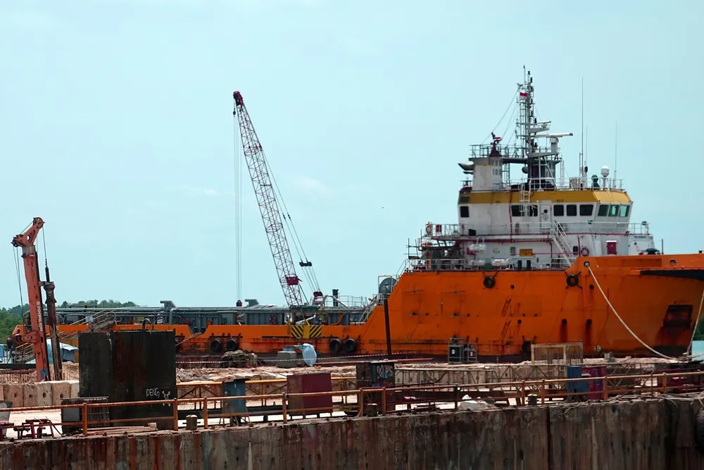 Two anchor-handlers arrested in spat over failed multi-ship sale