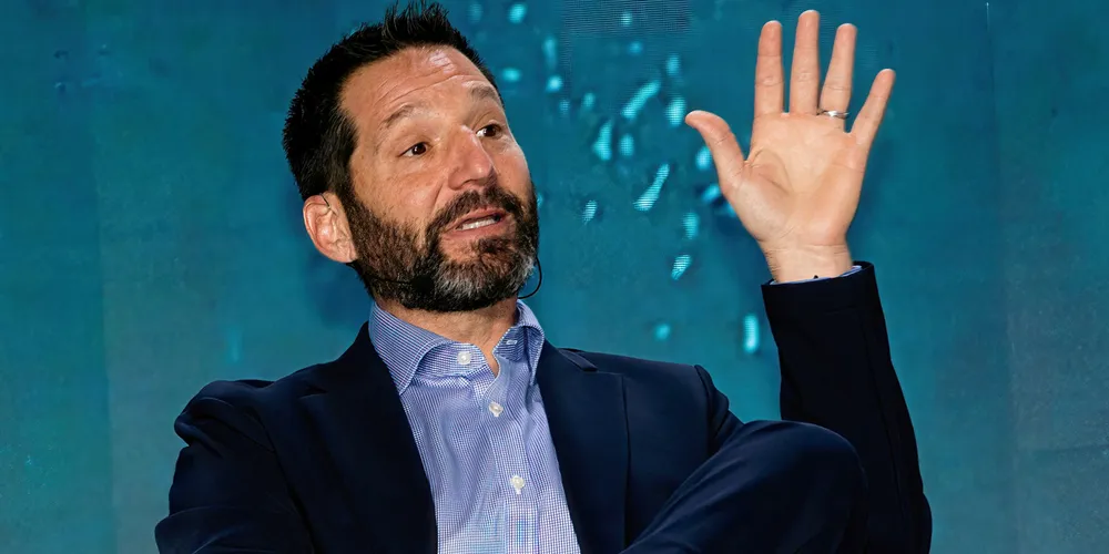 World’s largest cruise ship operator Carnival places first newbuilding ...