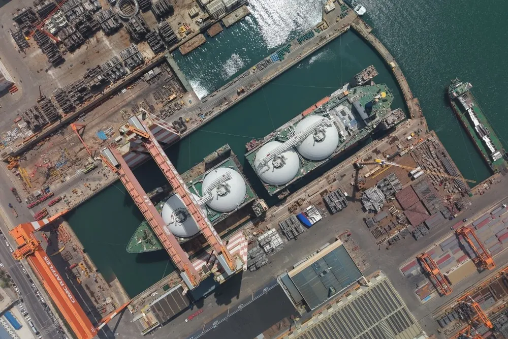 Golar LNG vessel sliced in two as work to transform it into FLNG unit ...