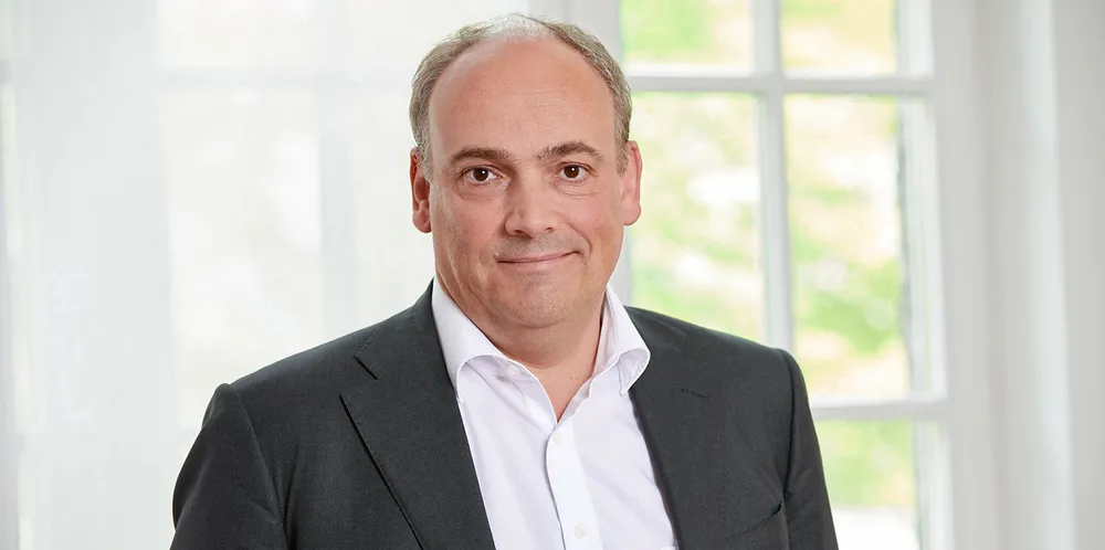 Hapag-Lloyd to take up to 10 containerships from Greek shipowners