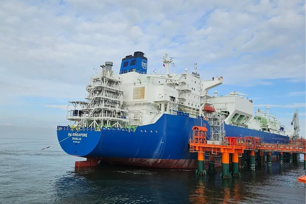 FSRU moves onto berth near Ravenna to become Italy’s fifth LNG import ...