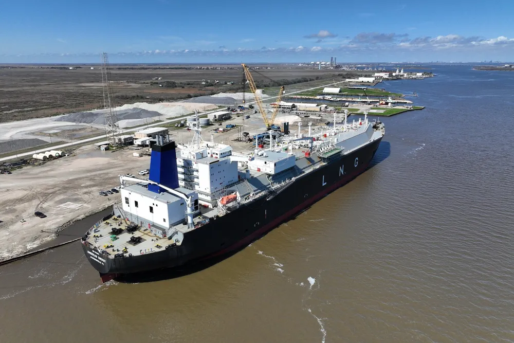 Crowley LNG carrier debuts on Puerto Rico run after returning to US flag