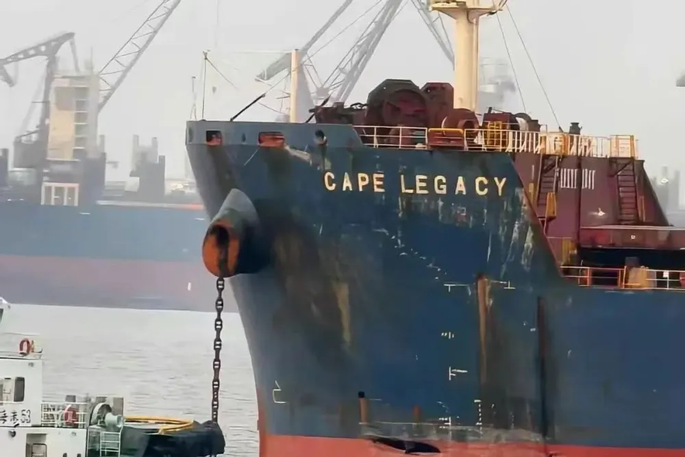 Capesize bulker damaged in Yangtze estuary collision with Chinese ship