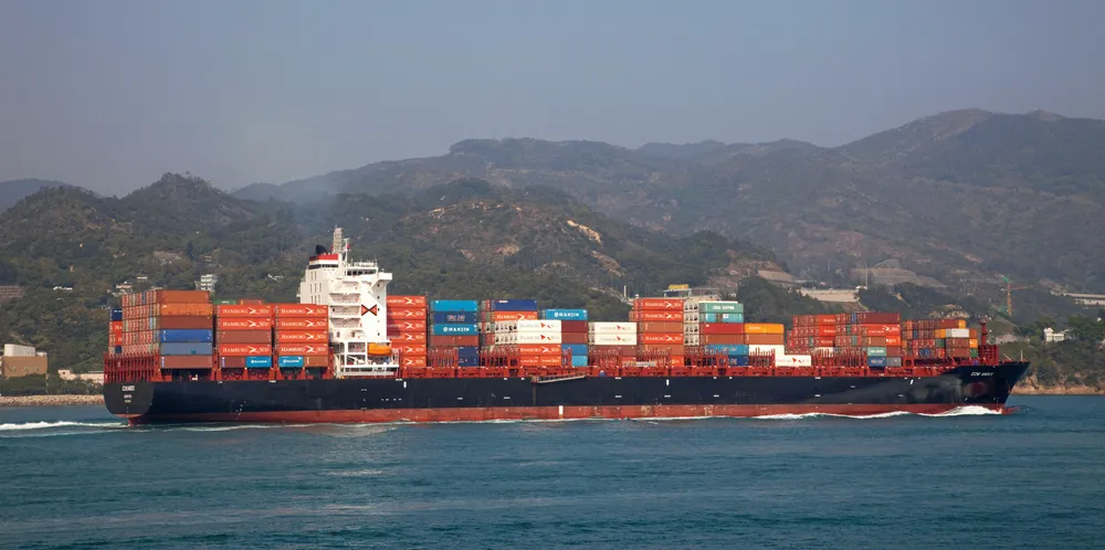 Reederei Hamburger Lloyd sells last containerships to Hapag-Lloyd