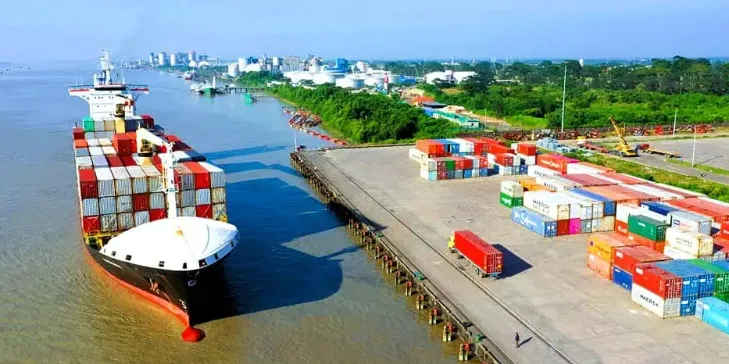 Robbers tie up and injure seafarers in cargo ship raid