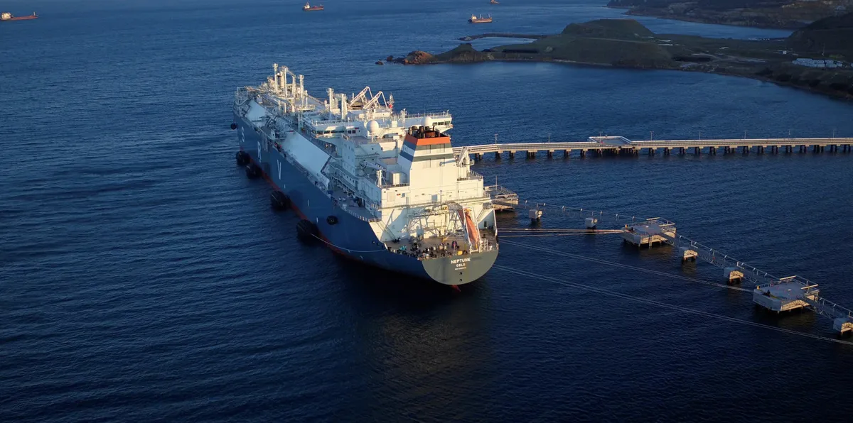 Hoegh LNG refinances debt on two ships while profit jumps