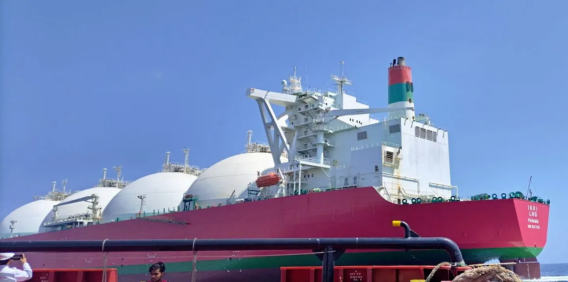Oman’s Asyad Shipping floats 19-year-old LNG steamship for sale