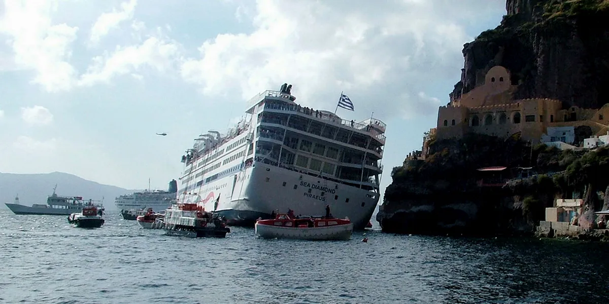 Greece raises the stakes in Sea Diamond wreck-removal tender
