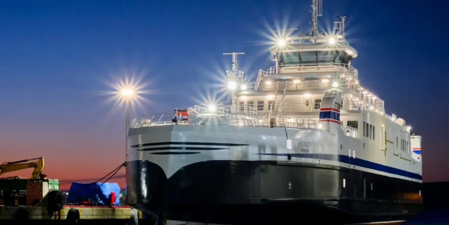 Torghatten-ferge er på plass etter å ha blitt bygget ved Cemre Shipyard ...