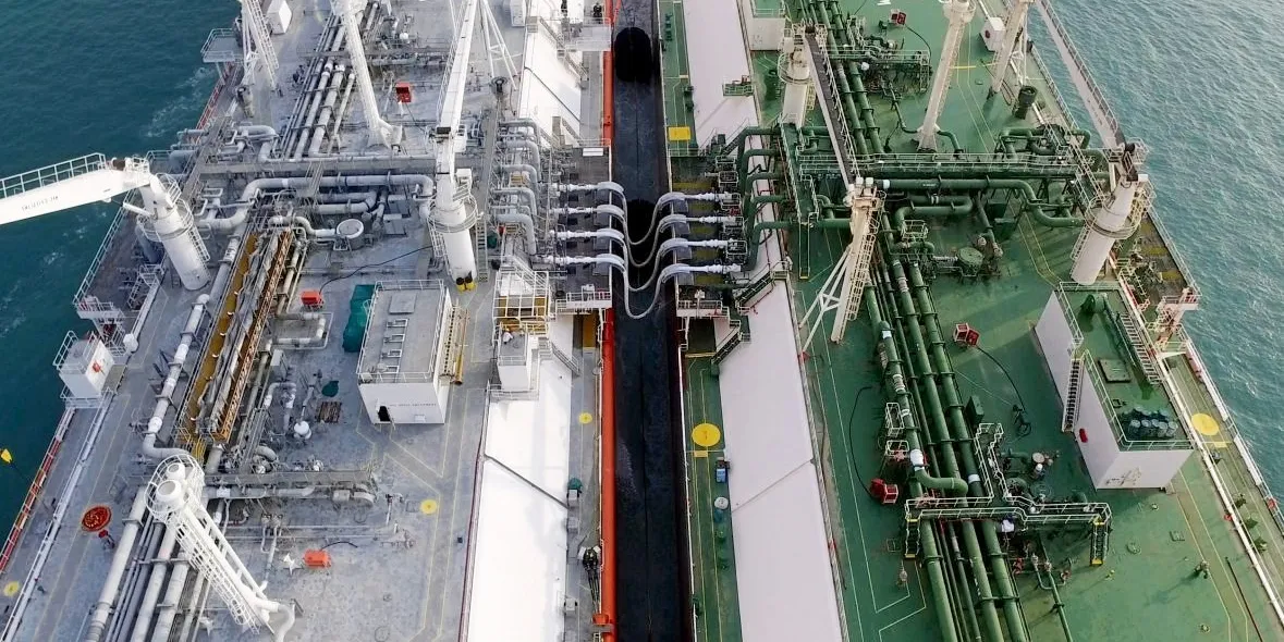 Excelerate Energy poised to buy LNG carrier as first FSRU conversion ...