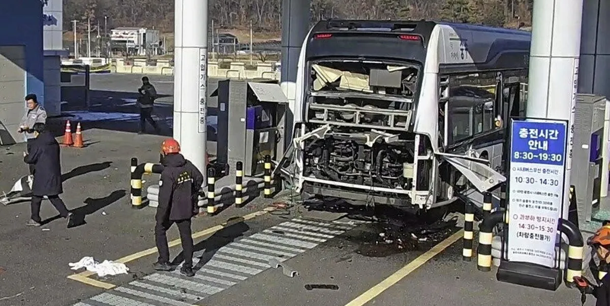 Man seriously injured after faulty Hyundai hydrogen bus explodes at ...