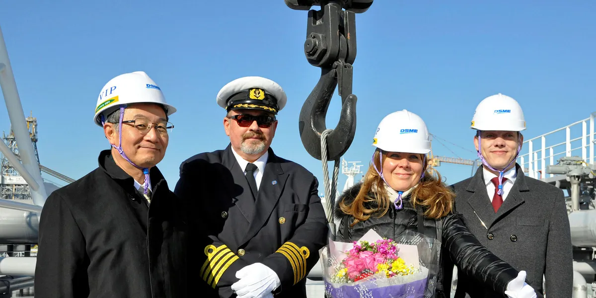 Sun shines on naming ceremony for MOL-Cosco LNG ice-breaker