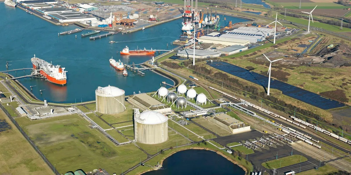 Vopak could boost capacity of EET LNG terminal as it buys 50% stake