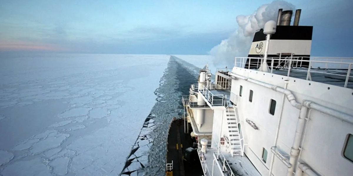 Russia sends elderly non-ice-class LNG carrier through Arctic