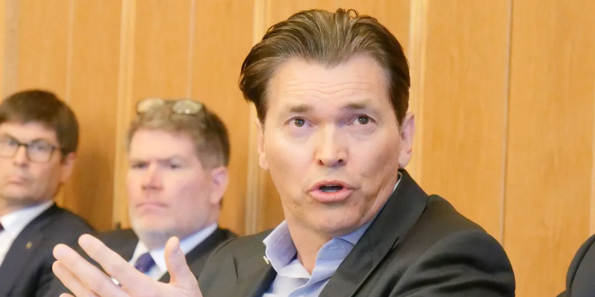 Arne Fredly sells out of shipping investment firm as tycoon Oystein ...