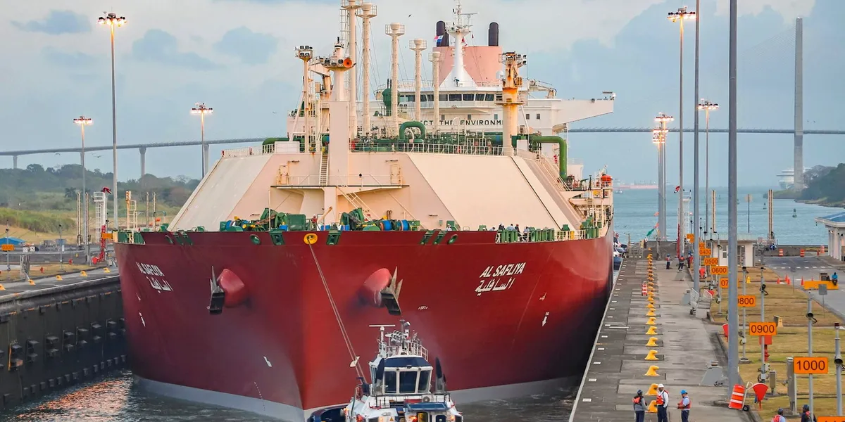 First laden Q-Flex LNG carrier squeezes through Panama Canal