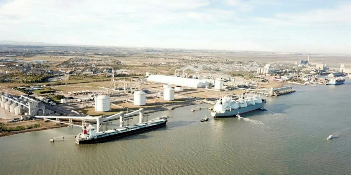 Tango FLNG starts offloading first cargo