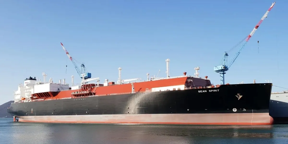 Laden Seapeak-owned LNG carrier heads into Red Sea with US cargo