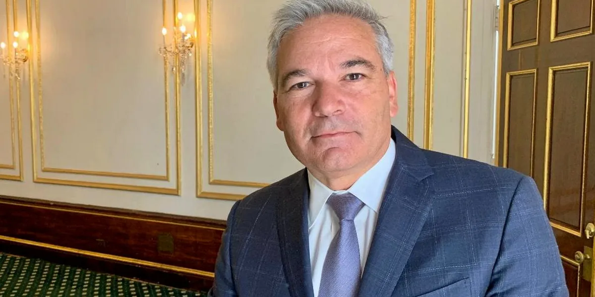 Navigating stormy times, Vogel brings sunny message to Miami ASBA ...